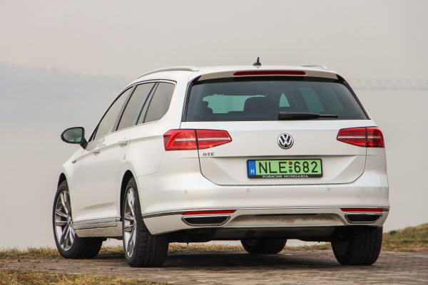 Felejtsük el a dízelt? Volkswagen Passat GTE teszt - Autónavigátor.hu