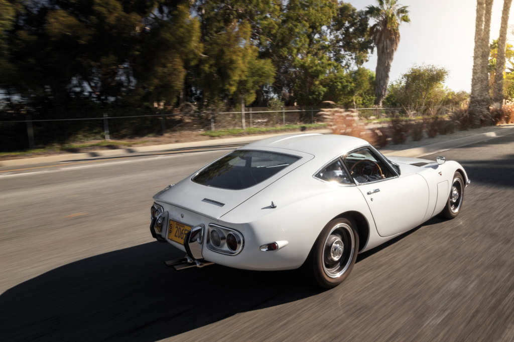 James Bond 50 éve hajtotta a Toyota 2000GT-t - Autónavigátor.hu