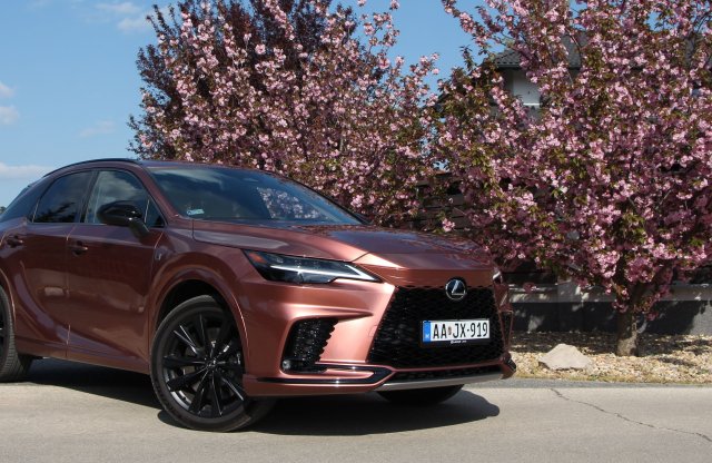 Videón a Lexus itthon kapható legnagyobb prémium SUV modellje ...