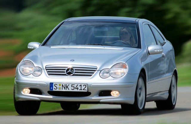 Mit tud padlógázon a filléres Mercedes-Benz kupé? Íme a videó ...