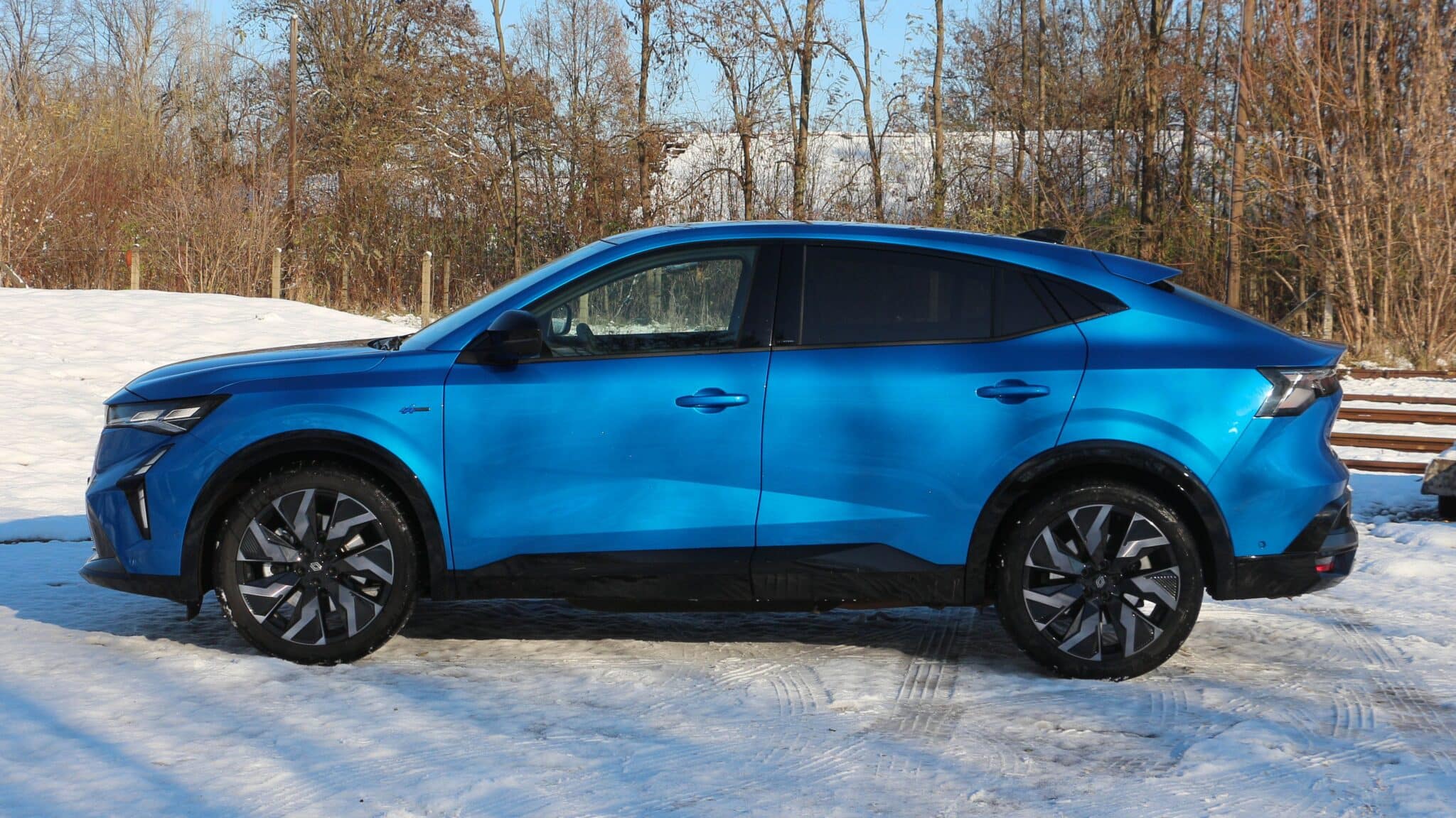 Limuzin helyett már SUV-kupé a luxus Renault: ilyen a Rafale ...