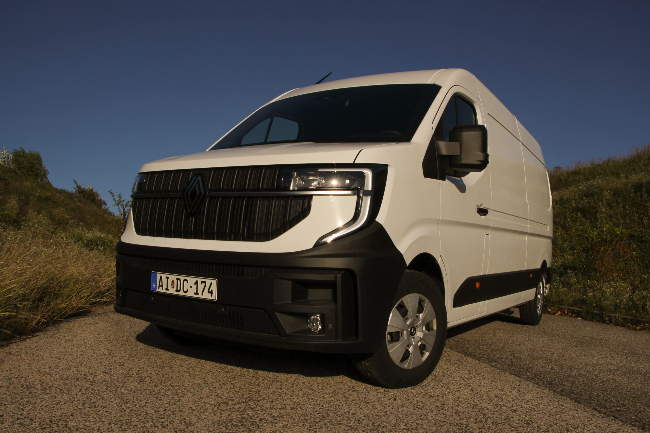 Teszten az Év Haszongépjárműve! - Autónavigátor.hu