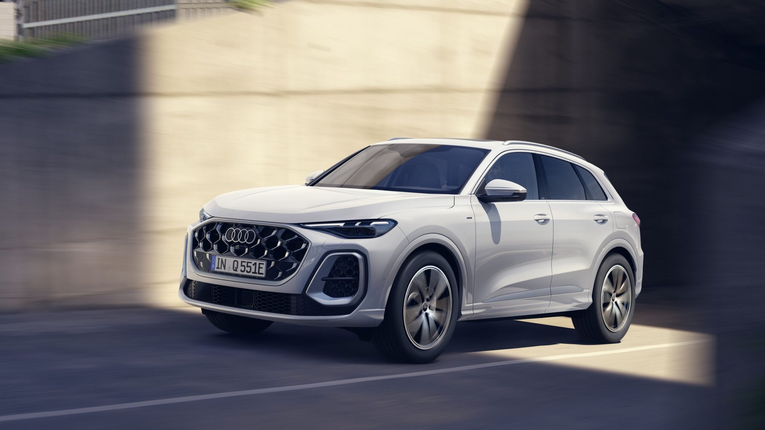 Városban 100 km felett mehet villannyal az új Audi Q5 konnektoros hibrid változata ...